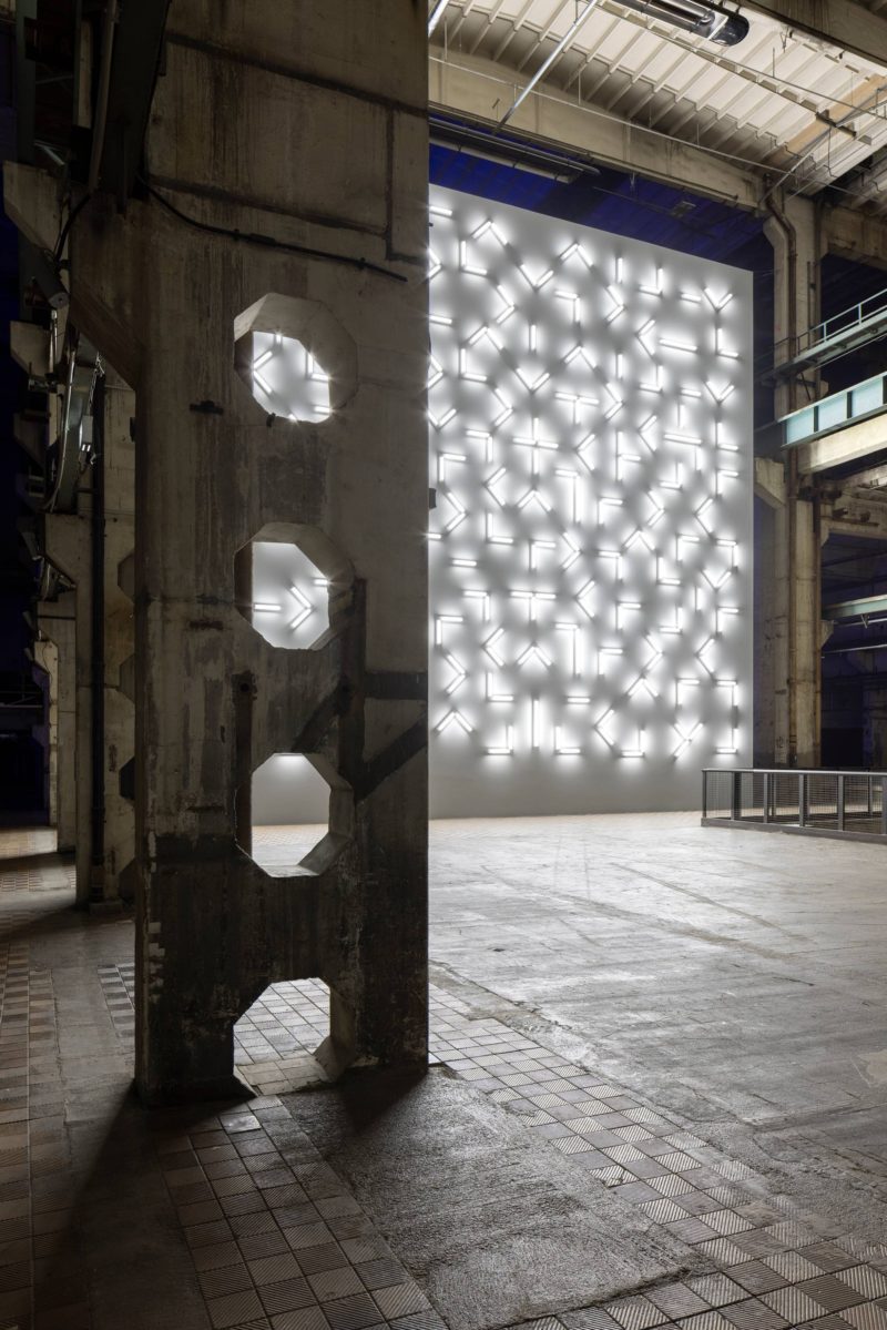 Robert Irwin Illuminates Brutalist Space With Large, Immerse Installation